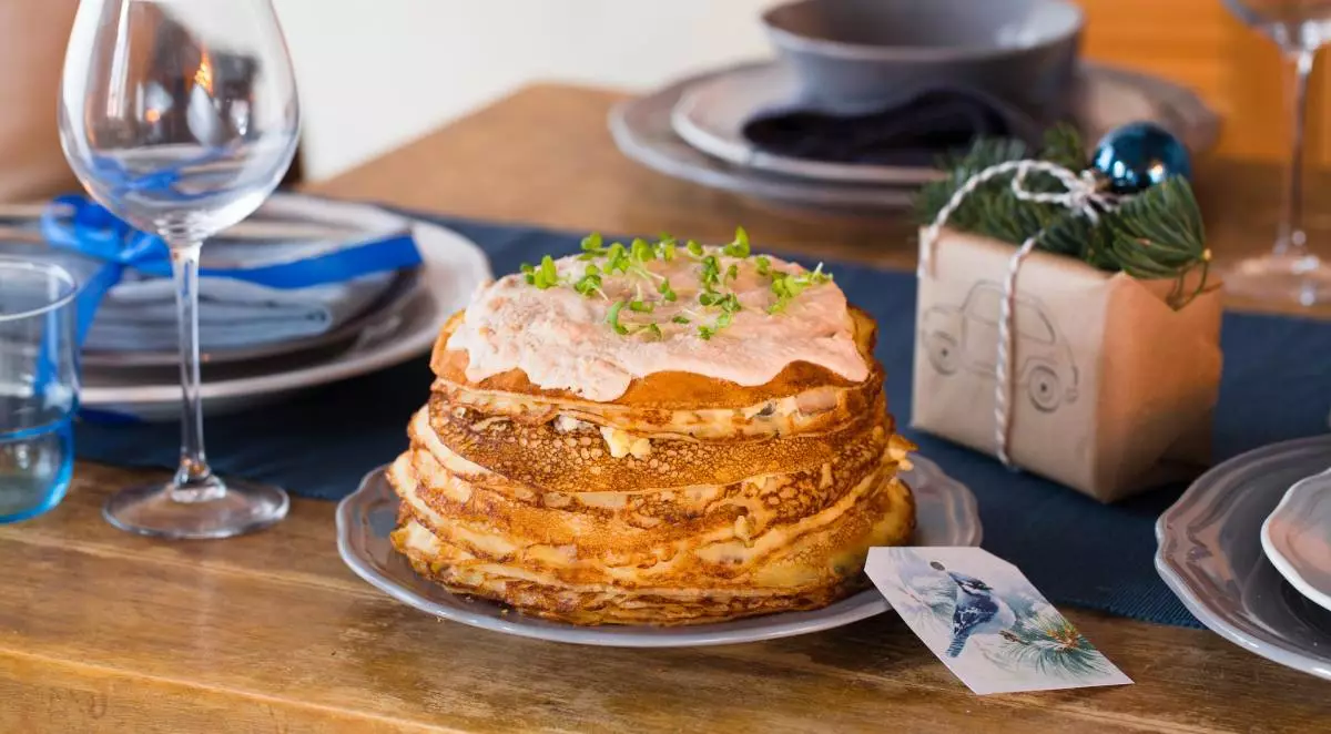 Хӯрдани торт pancake бо forskom зери сметана, ekomilk, соли нав 2018