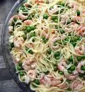 Shrimps, সবুজ মটরশুটি এবং প্রস্তুতকারক পর্যন্ত Spaghetti পিষ্টক বেকিং পর্যন্ত পিষ্টক