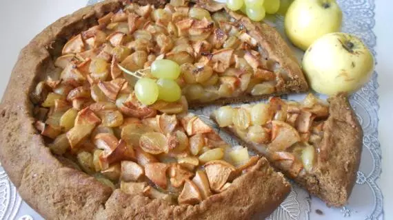 Rye galley with apples, pears and grapes, step-by-step recipe with photos