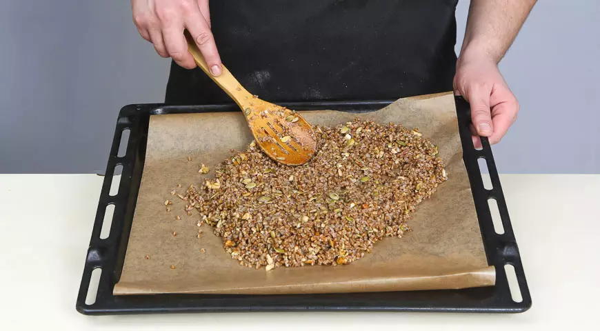 Foto av forberedelsen av oppskriften: granola med bokhvete, trinn nummer 5
