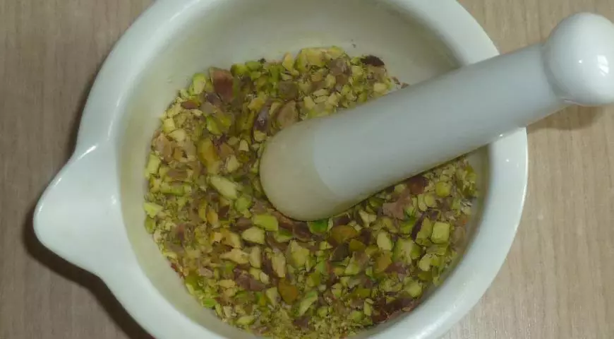 Mljeveći pistachio u žbuku
