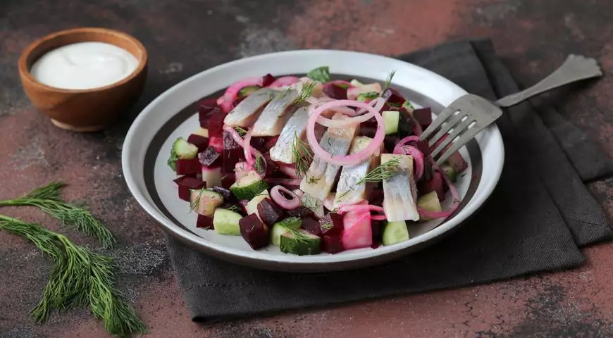 Salad Swedia sareng herring
