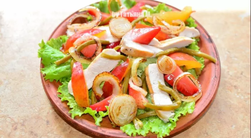 Foto nkwadebe nke Ntụziaka: Salad Salad na anụ ọkụkọ, ọnụ ọgụgụ nọmba 3