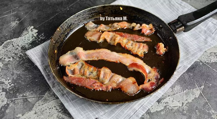 ສູດປຸງແຕ່ງອາຫານຮູບພາບ: Funchosis ກັບ bacon, Zabachki ແລະຂີງ, ຂັ້ນຕອນທີ 3