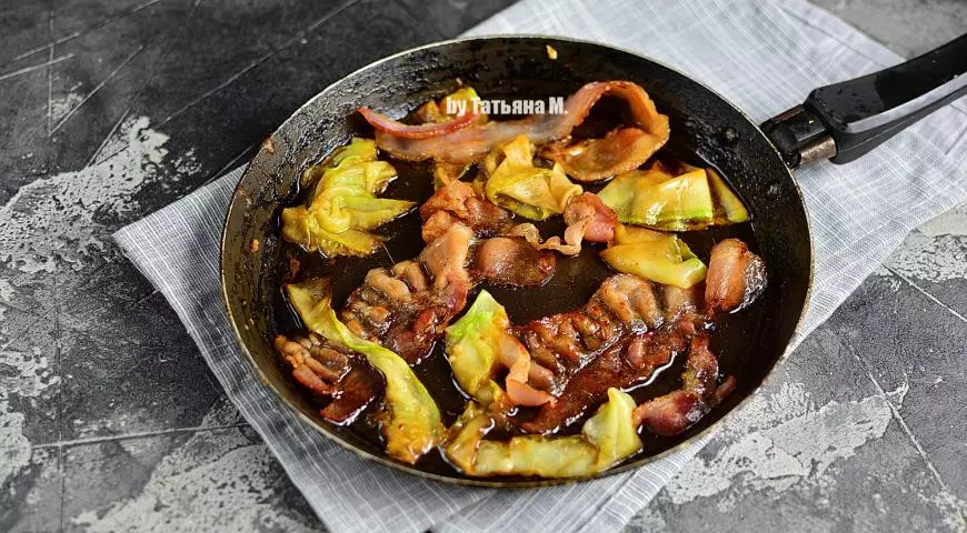 I-stock foop yokupheka i-recipes: i-funcchosis enee-bacon, i-zucchini kunye ne-ginger, inyathelo 4
