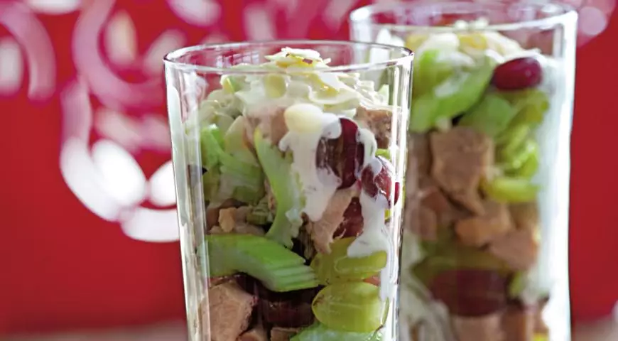 Salade de la Turquie avec des raisins