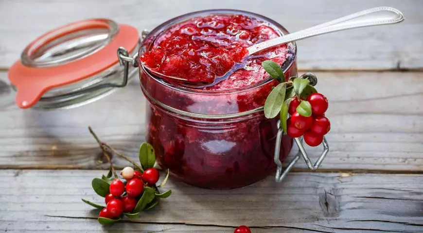 Şu anda ve kış için kütükler için bir lingonberry nasıl kullanılır? 10136_5