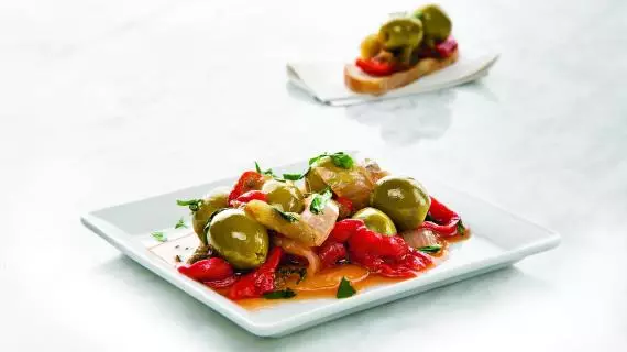 Spuntino da olive con verdure al forno, ricetta passo-passo con le foto