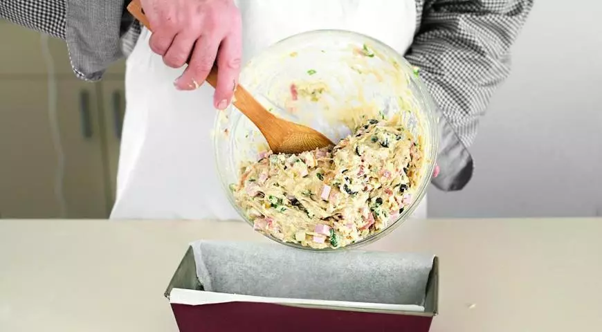 Stock Foto Matlagning Recept: Cupcake med oliver, ost och skinka, steg nummer 5