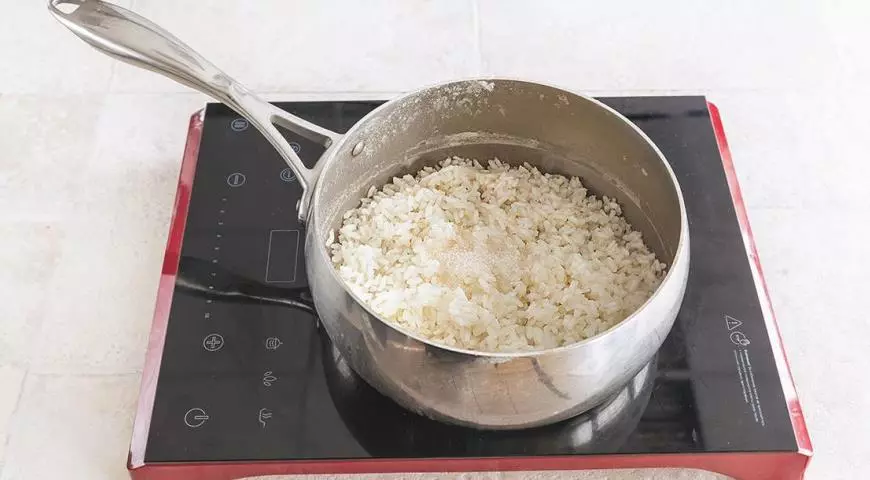 स्टक FOTO पकाउने विधि: भेनिला र स्याउको साथ चामल दलिया, चरण संख्या।