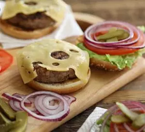 Cheeseburger tekee sen itse, askel askeleelta resepti valokuvilla