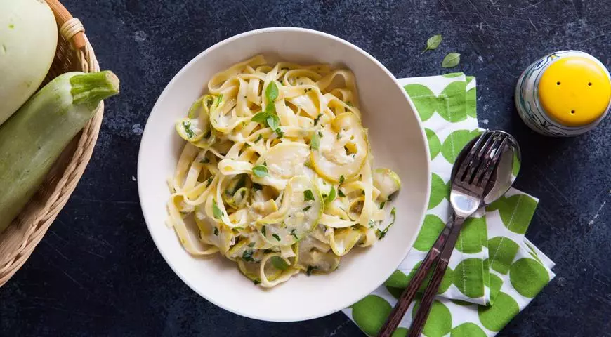 Genç Zabachts ve Nane Pesto ile Tagliathellu