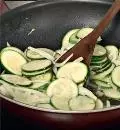 Foto da preparação de uma receita: Tagliatelle com jovens zabachts e pesto de hortelã, passo número 3