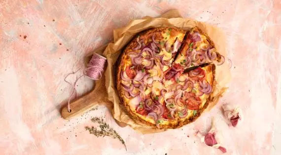 Odprite mozzarella pita, paradižnik in česen, recept po korakih s fotografijo