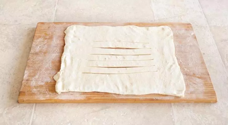 Stock Foto Cooking Recipe: Bánh có thịt gà, Nỗ và Phô mai Brie, Bước số 6