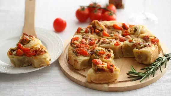 Nuotekų pyragas su pomidorais ir petražolėmis, žingsnis po žingsnio receptas su nuotraukomis