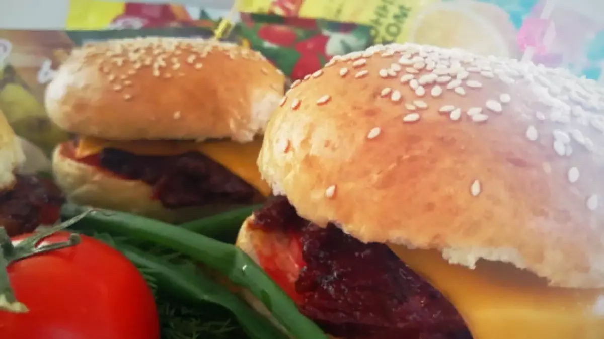 Burger với thịt bò tráng men, công thức từng bước với hình ảnh