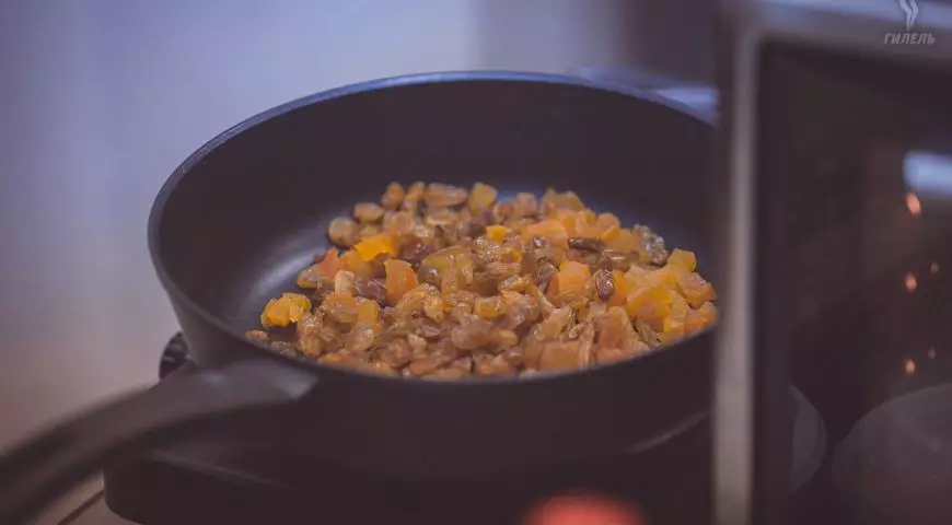 Cooking Cuscus Maghreb Jews with nuts and dried fruits