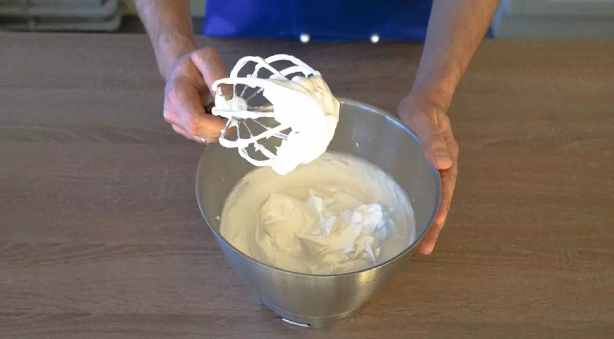Κέικ λεμονιού με ιταλική μαρέγκα, σκουπίστε τη μαρέγκα
