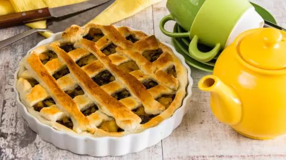 Puff apple pie, step-by-step recipe na may mga larawan
