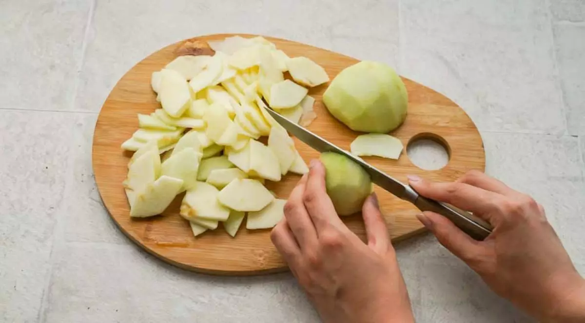 Puff Apple dort, řezané jablka