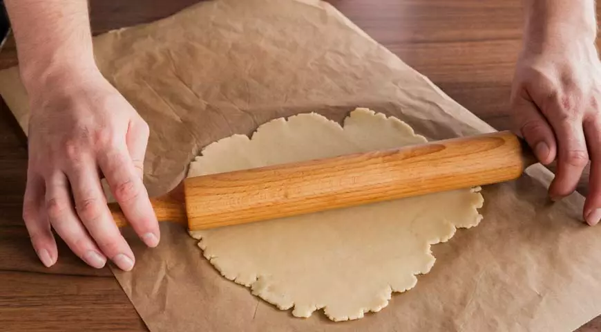 pie ຈາກຫນາກແອບເປີອາເມລິກາ, ມ້ວນ dough