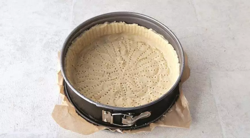 دستور العمل پخت و پز FOTO: کیک با توت فرنگی و Meringue، مرحله 2