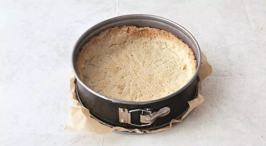 دستور العمل پخت و پز FOTO: کیک با توت فرنگی و Meringue، مرحله 3