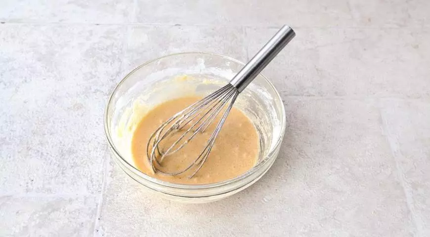 Lager foto matlaging oppskrift: kake med currants og marengs, trinn №4