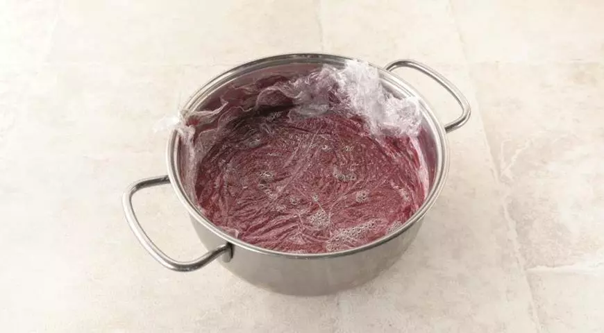 عکس پخت و پز عکس: Babushkin پای Cranberry، مرحله شماره 4