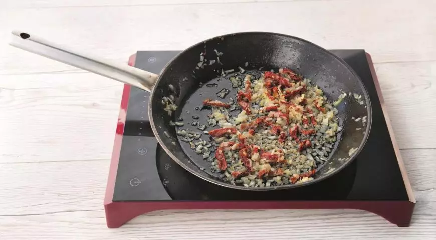 Рецепта за готвене на снимки: сьомга в сметанов сос със спанак, стъпка № 3