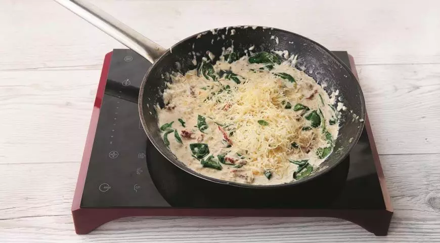 Снимка готвене рецепта: сьомга в кремав спанак сос, стъпка номер 6