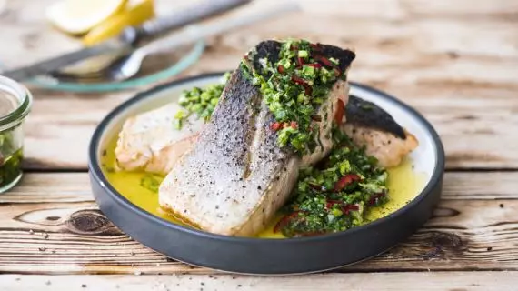 Риба със зелен лук салса, стъпка по стъпка рецепта със снимки