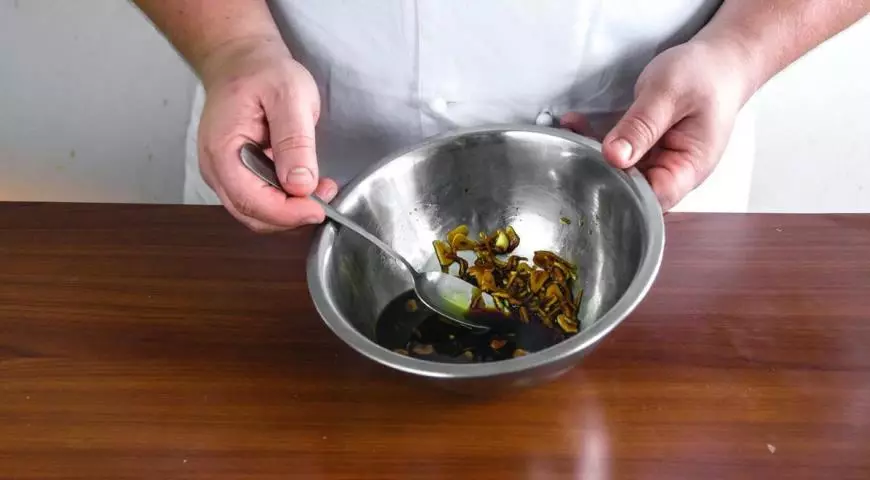 Stock Foto Cooking Recipe: Bakt ørret med agurksalat, trinn nummer 1