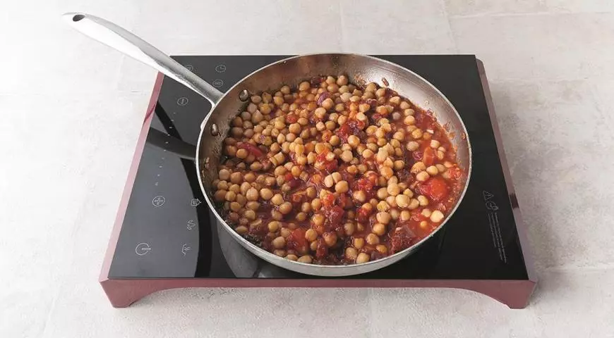 Stock Photo Kochen Rezept: Stew Nuts mit Thunfisch und Oliven, Schritt Nummer 3