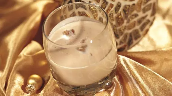 Creamy liquor, step-by-step recipe na may mga larawan