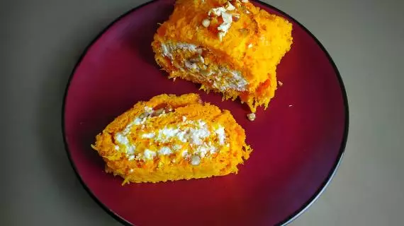 Carrot-orange roll na may mga almond, step-by-step recipe na may mga larawan