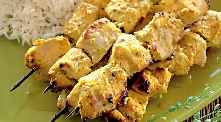 Anụ ọkụkọ India na skewers