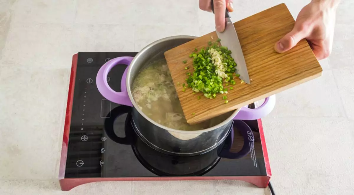 Foto de stock Receita de cocción: sopa de porco, paso número 5