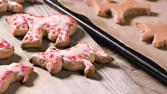 Jul Trutcules fra en Gingerbread Deig, trinnvis oppskrift med bilder
