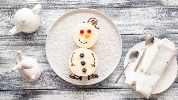 Торта снежен човек, стъпка по стъпка рецепта със снимки