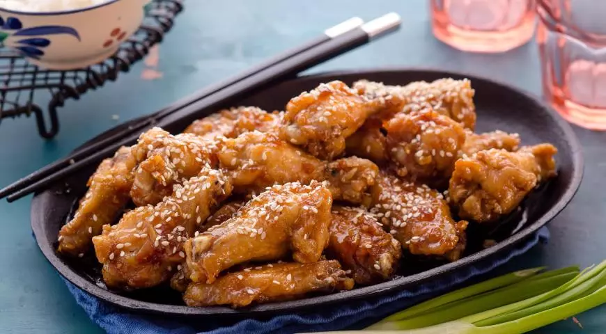 Sharp κοτόπουλο φτερά στο στυλ της Κορεατικής BBQ, συνταγή βήμα προς βήμα με φωτογραφίες