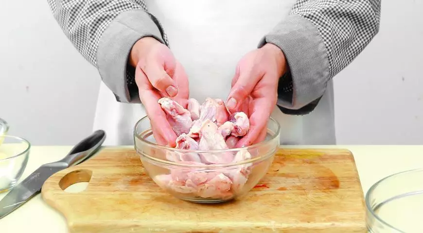 Стоцк Фото Рецепт за кување: оштра пилећа крила у стилу корејског ббк-а, корак број 2