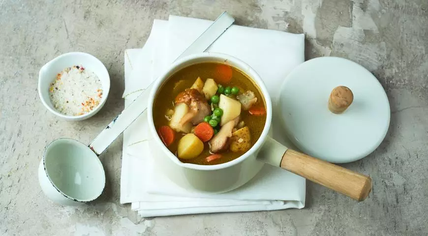 Pentaner, zuppa con radici e funghi