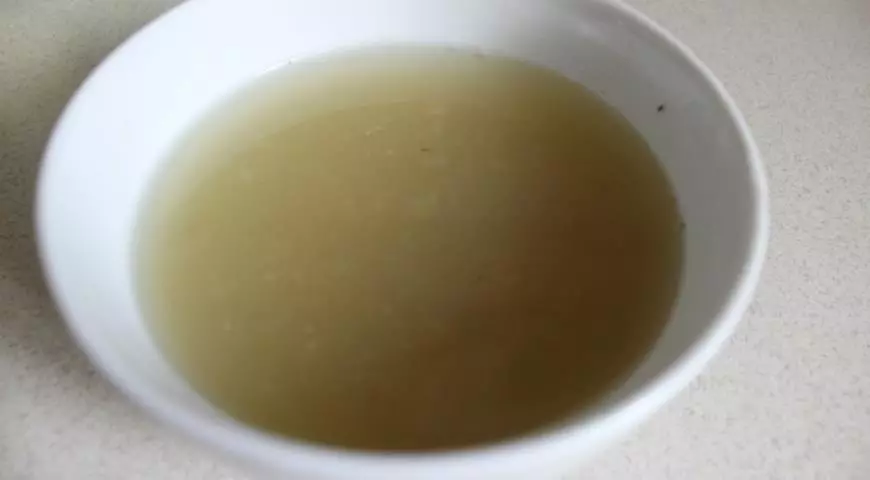 Diluire Agar-Agar nel brodo caldo