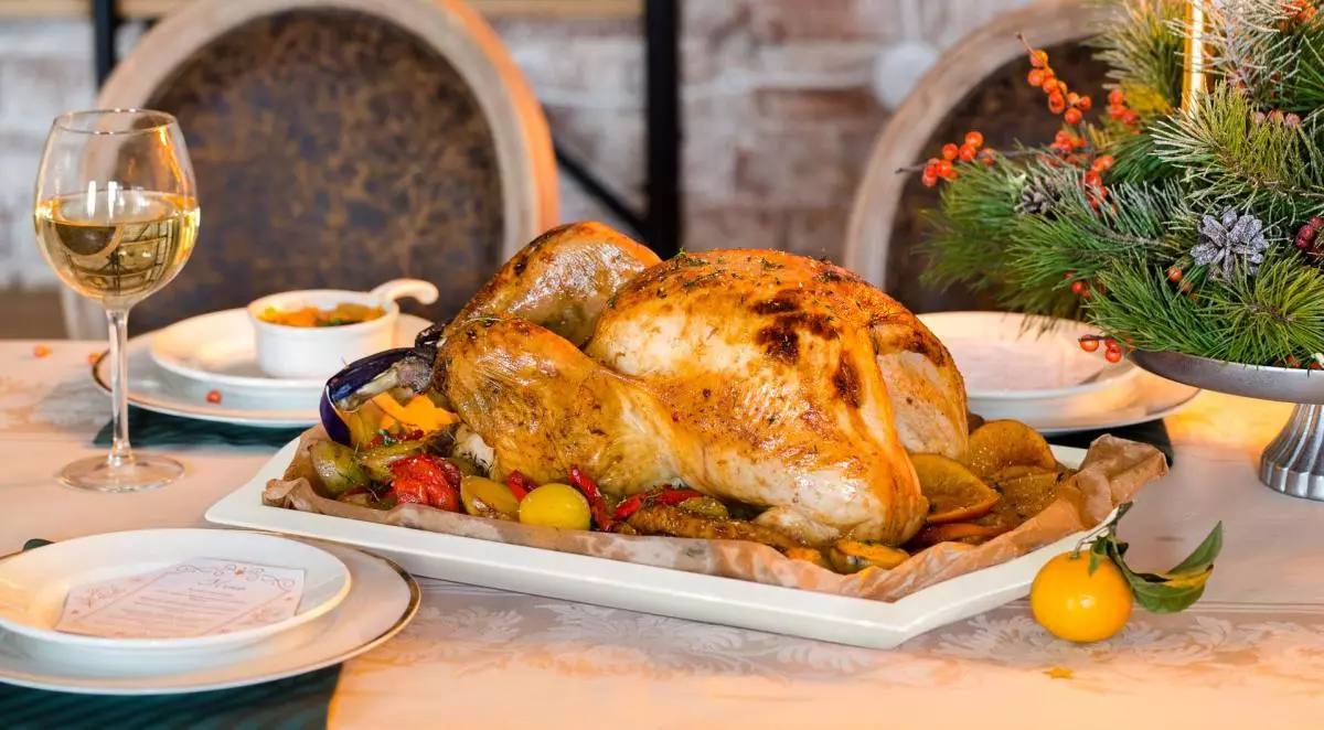 Gekollt Chrëschtdag Tierkei mat baken Knuewelekaart, Schrëtt-By-By-Rezept mat Fotoen