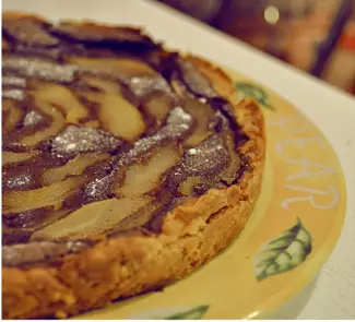 Pear pie ine chocolate custard pane cottage cheki hupfu