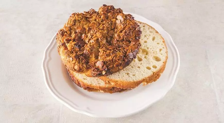 Foto de stock Receta de cocina: Magdalena alemana en levadura con natillas, paso número 7