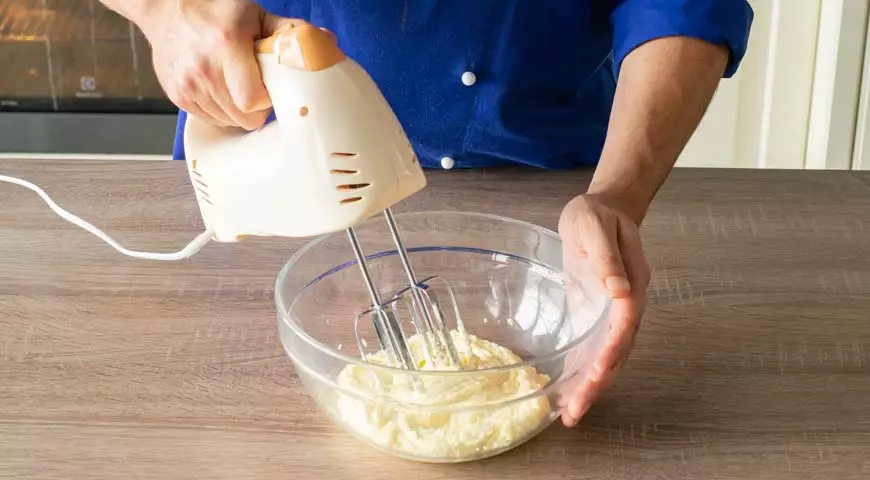 Peperkoekkoekjes, zwaaien door mixer boter en suiker