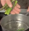 Ang resipe sa Stock Foto Pagluto: Pag-flip gikan sa Pepper nga adunay asparagus, Lakang Number 1